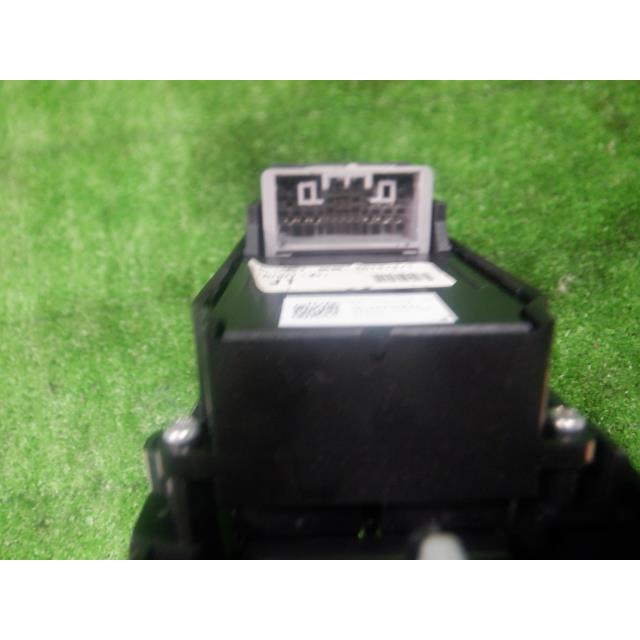 フィット DBA-GK4 パワーウインドウスイッチ 13G F 4WD NH880M 35750-T5A-J01 : マルフジ - 通販 - Yahoo!ショッピング