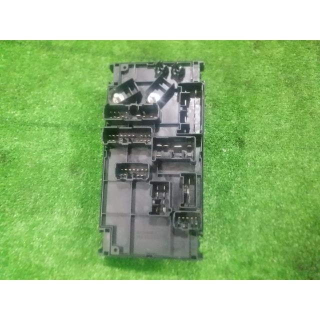 XV DAA-GPE ヒューズボックス ハイブリッド2.0I-L アイサイト 4WD G2U 82241FJ030 : マルフジ - 通販 - Yahoo!ショッピング