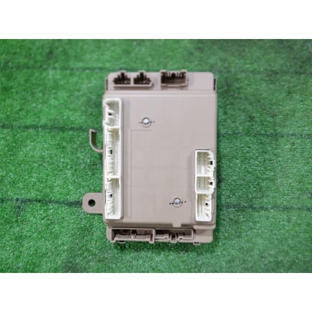 インプレッサ DBA-GK7 ヒューズボックス G4 2.0I-L アイサイト 4WD M7Y 82201FL603 : マルフジ - 通販 - Yahoo!ショッピング