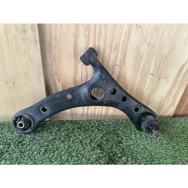 ヴォクシー DAA-ZWR80G 右フロントロアアーム ハイブリッドV 7人 2ZR-FXE 202 48068-29255 : ガイナオート ...