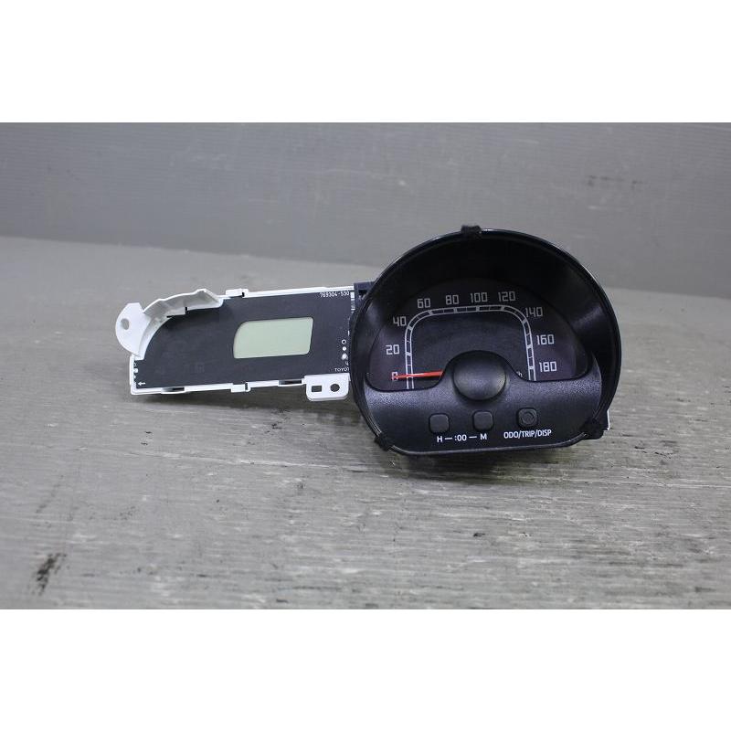 SPADE トヨタ スペイド X 前期 (NCP141) 純正 スピードメーター 147237キロメートル 83800-52Q60 ...