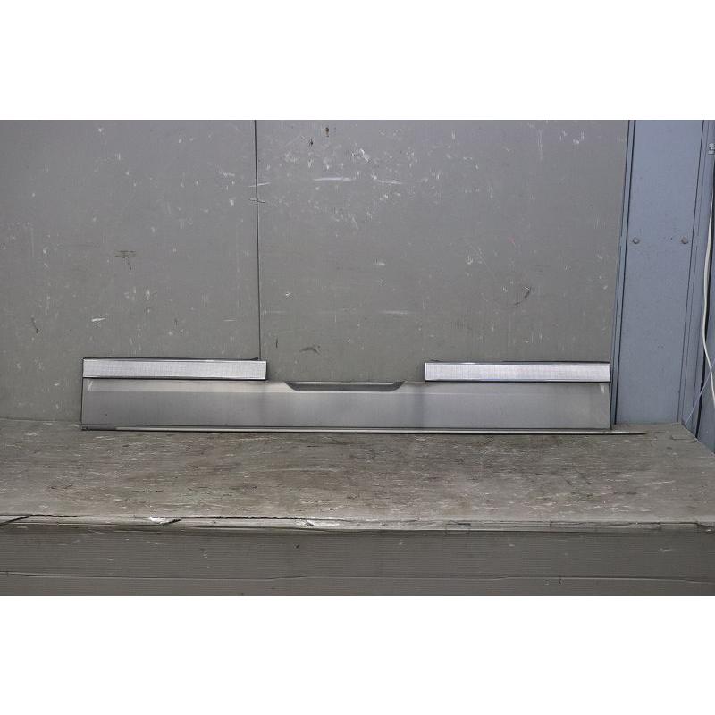 セドリック ワゴン SGL 中期(WY30 Y30) 純正 リア ガーニッシュ 90811-V6000 p031026 : GEKIYASU HERO - 通販 - Yahoo!ショッピング