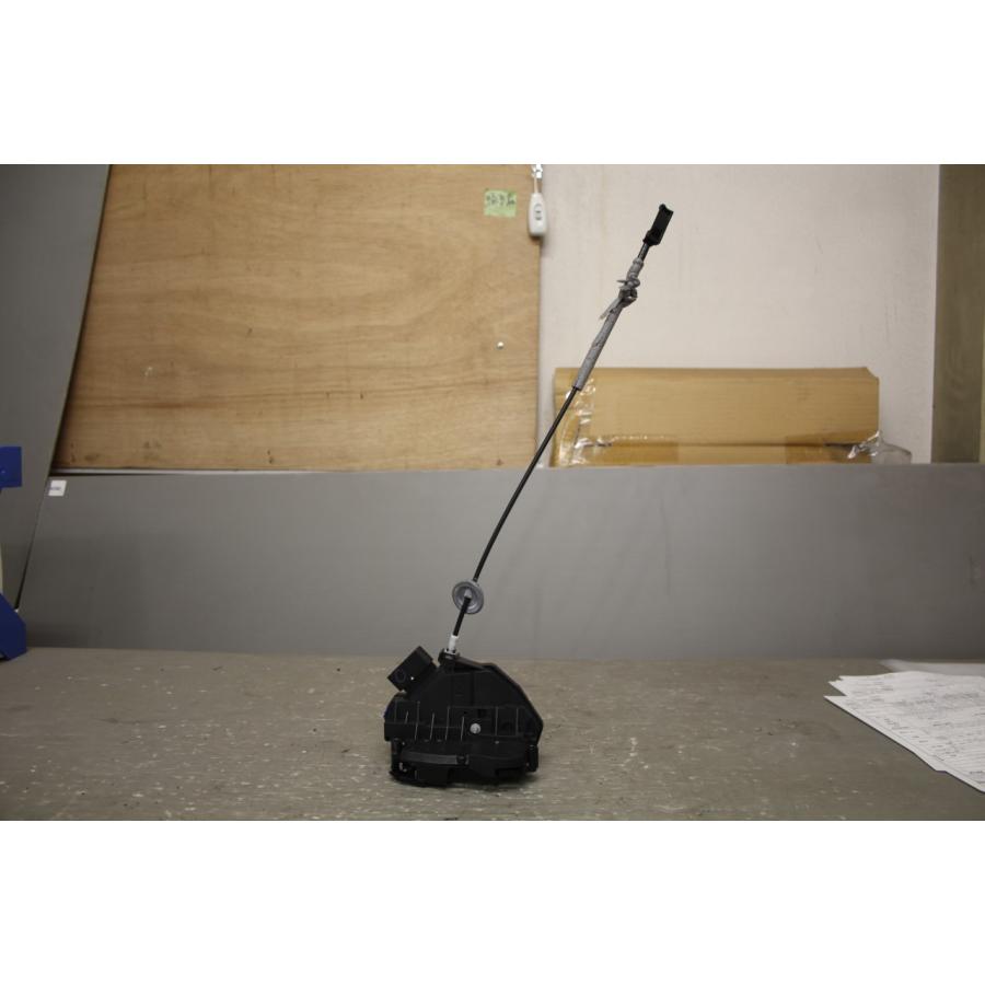 ボルボ（VOLVO） V60 (FB4164T) 純正 破損無 動作保証 左前 ドアロック アクチュエーター 4053 4158 23218 ...