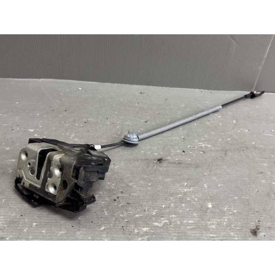 ボルボ（VOLVO） V60 右H ドライブe (FB4164T FB) 純正 右前 ドアロック アクチュエーター 右 フロント ...