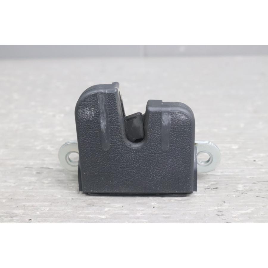 フォルクスワーゲン VW ゴルフ トゥーラン (1T) 純正 破損無 動作保証 リアゲートロック テールゲートロック 1T0 827 505 ...