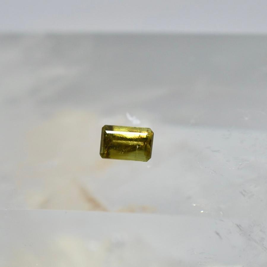 スフェーン エメラルドカット ルース 1.55ct : sphern155 : ジェムストーン甲府カンパニー - 通販 - Yahoo!ショッピング