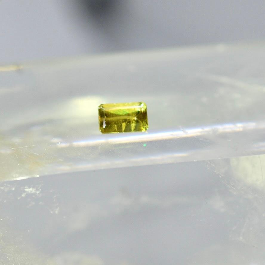 スフェーン エメラルドカット ルース 1.55ct : sphern155 : ジェムストーン甲府カンパニー - 通販 - Yahoo!ショッピング