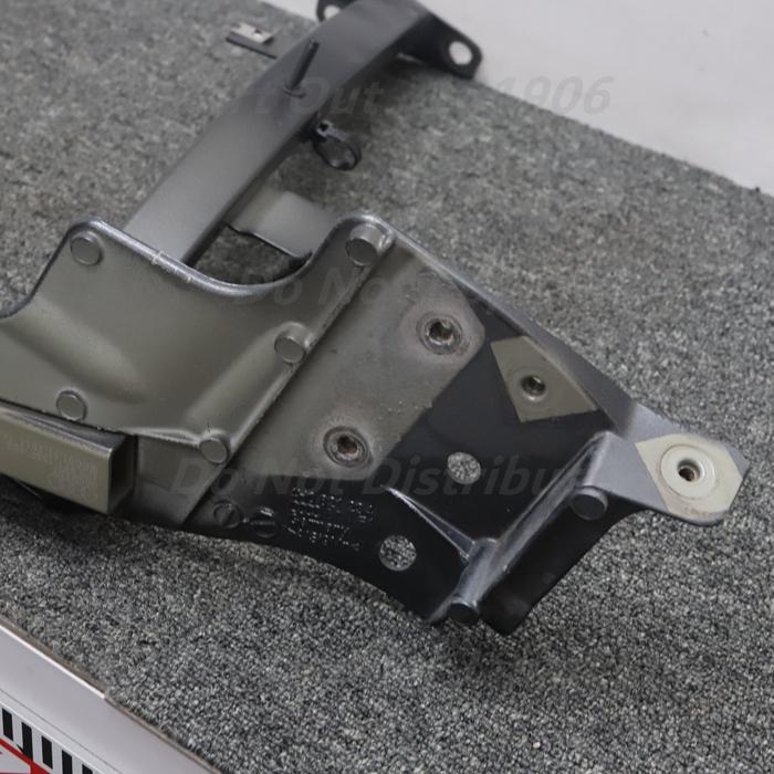 Audi [A-47] S8 4H 後期 右フロントフェンダーサポート 4H0821136E アウディ D4 A8 4HCTFF 中古 : 車 ...