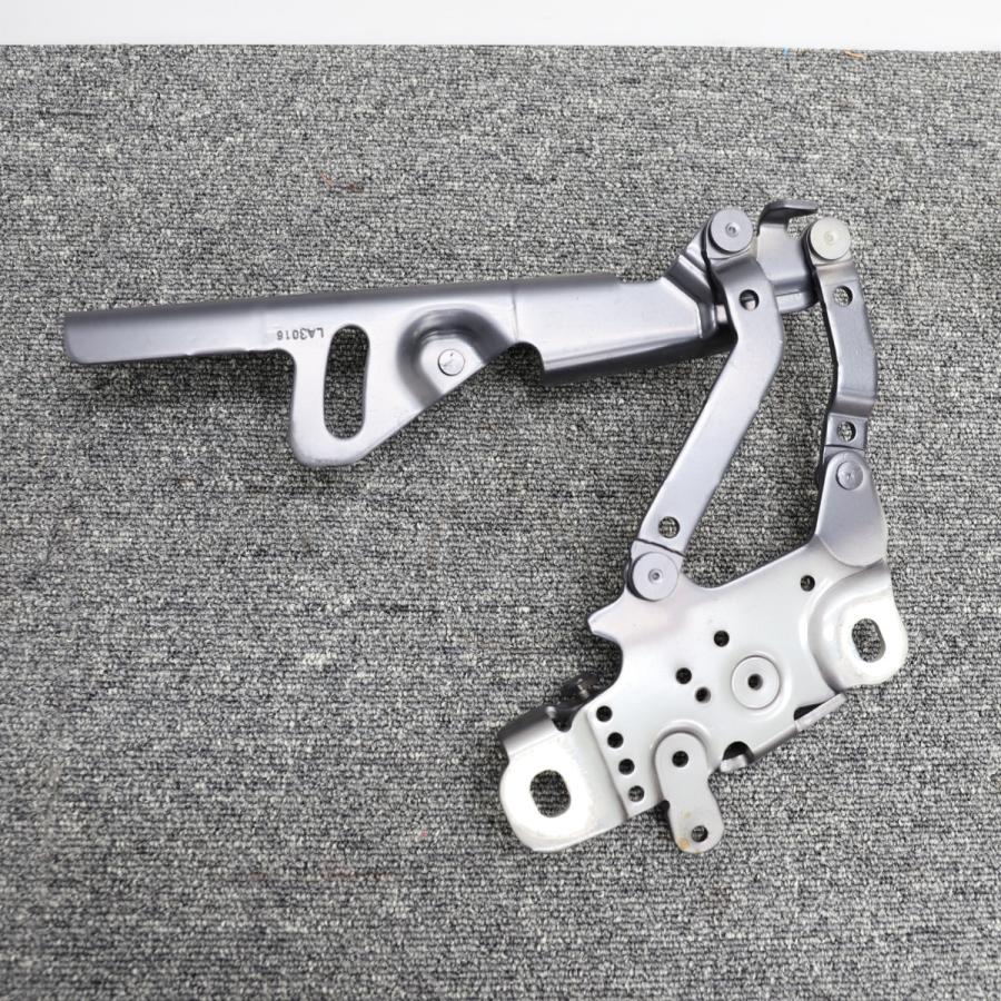 BMW [B-12]BMW F32 4N20 420i 左 ボンネットヒンジ 41617286343 F20 F30 F31 F80 F83 ...