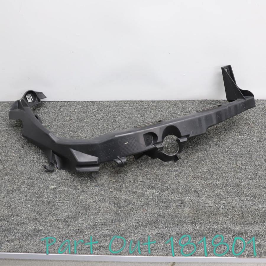 BMW [B-16]BMW 320i LCI 右 ヘッドライトアーム リテーナー ガイド 51647138402 E90 PG20 後期 中古 ...