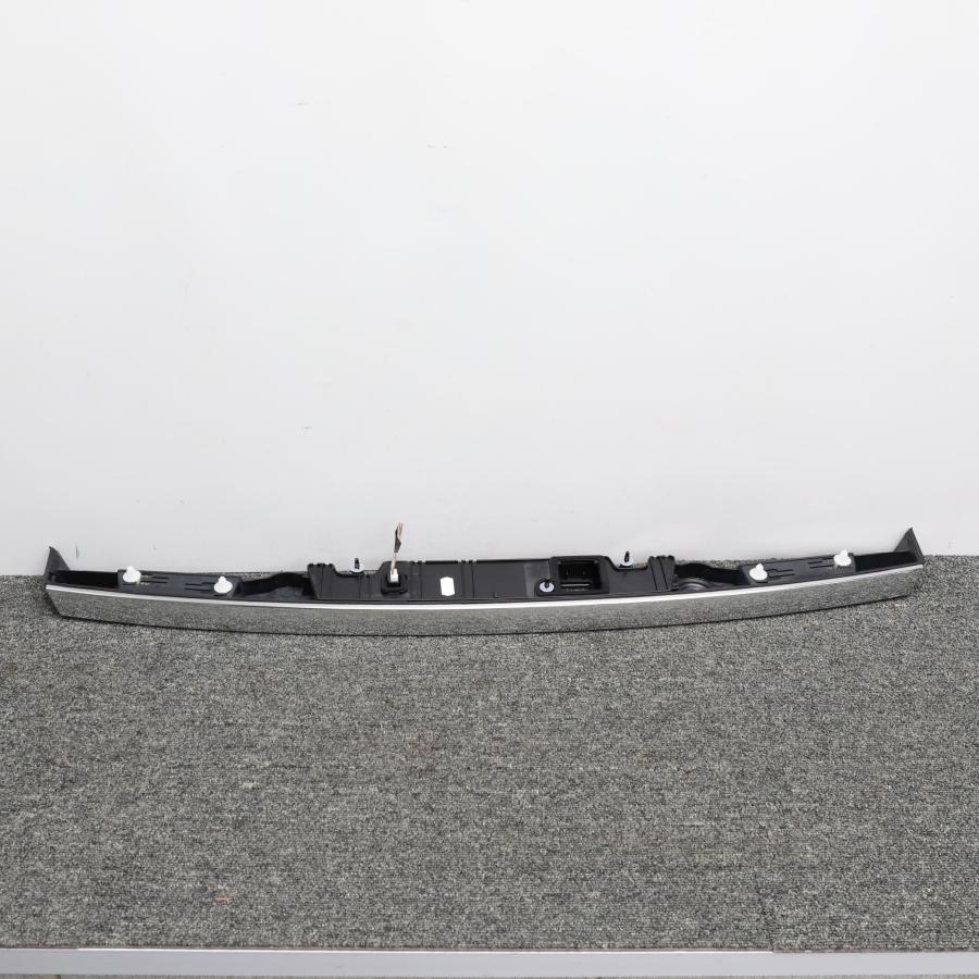 BMW [B-18]BMW F01 750i トランク ガーニッシュ グリップ ライセンスランプ 51137200035 F02 F03 ...