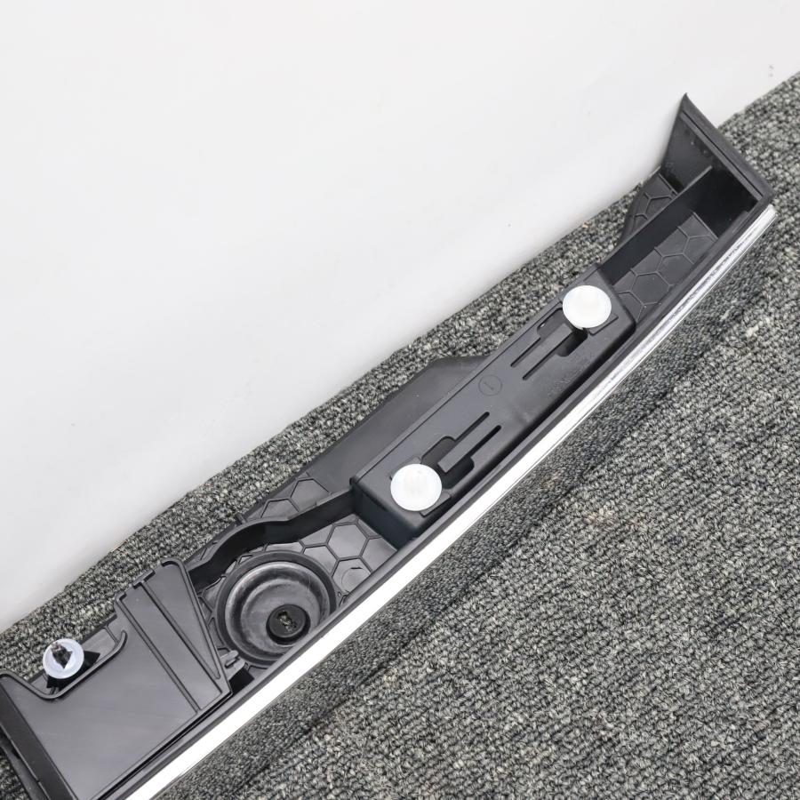 BMW [B-18]BMW F01 750i トランク ガーニッシュ グリップ ライセンスランプ 51137200035 F02 F03 ...