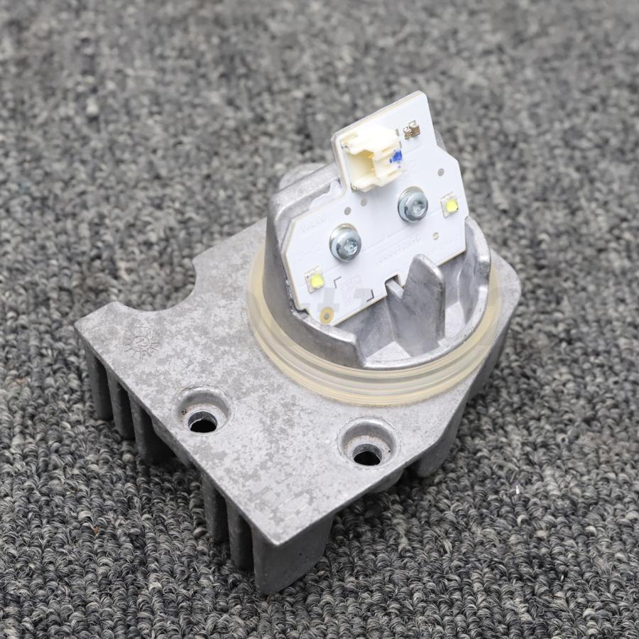 BMW [B-20]X1 E84 xDrive 20i LCI ヘッドライト LED イカリング ライト モジュール 63117374597 ...