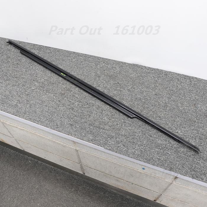 BMW [B-23] G31 JM30 540i 右 フロントドア ウィンドウモール 水切りモール 51337404026 G30 F90 ...