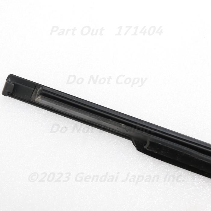 BMW [B-24] 320i E90 Mスポーツ 右フロントドア ウェザーストリップ 水切りモール 51337220188 E91 VA20 ...