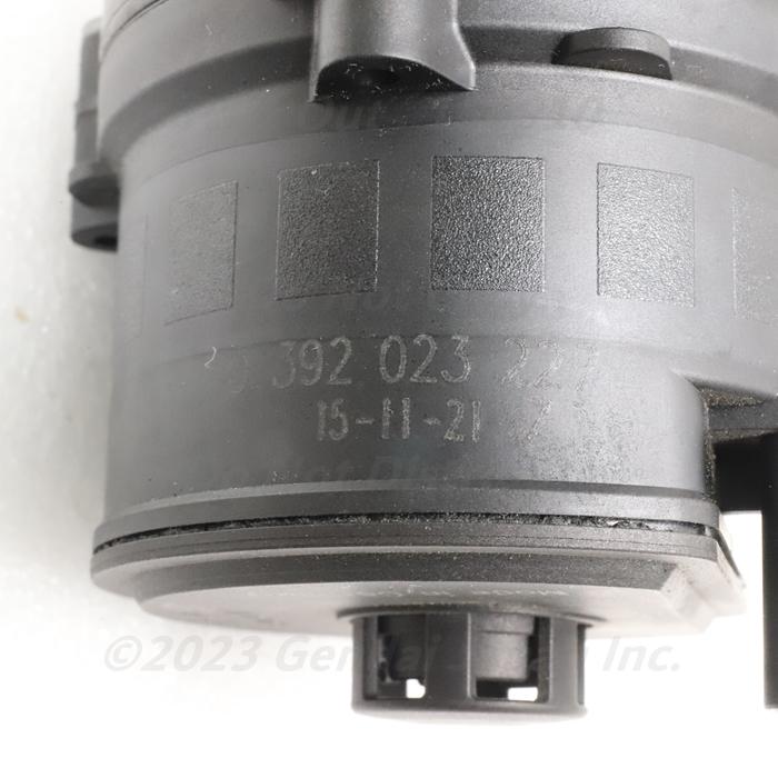 BMW [B-25] 740i G11 7A30 ターボチャージャークーラントポンプ 11518605322 11518671654 F20 ...