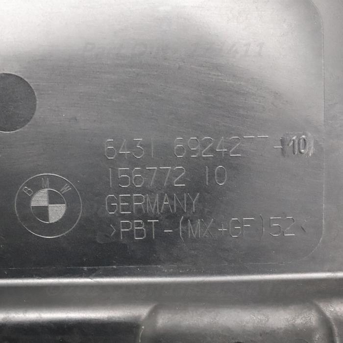 BMW [B-26] 320i E90 LCI マイクロフィルターケース 下側 64316924277 E91 E92 E84 VA20 中古 ...