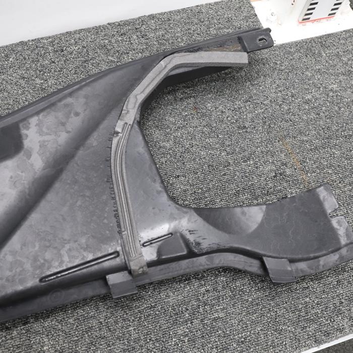 BMW [B-26] 320i E90 LCI マイクロフィルターケース 下側 64316924277 E91 E92 E84 VA20 中古 ...