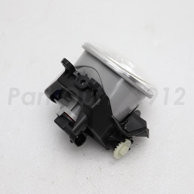 トヨタ（TOYOTA） 【中古】 シエンタ ヴォクシー ヴェルファイア アクア プリウス ノア アリオン 右 フォグランプ フォグライト ...