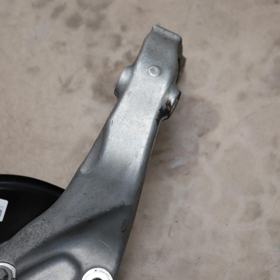 Mercedes-Benz [M-11] ベンツ W222 S400h 前期 右フロント ハブ ナックル A2223322001 ...