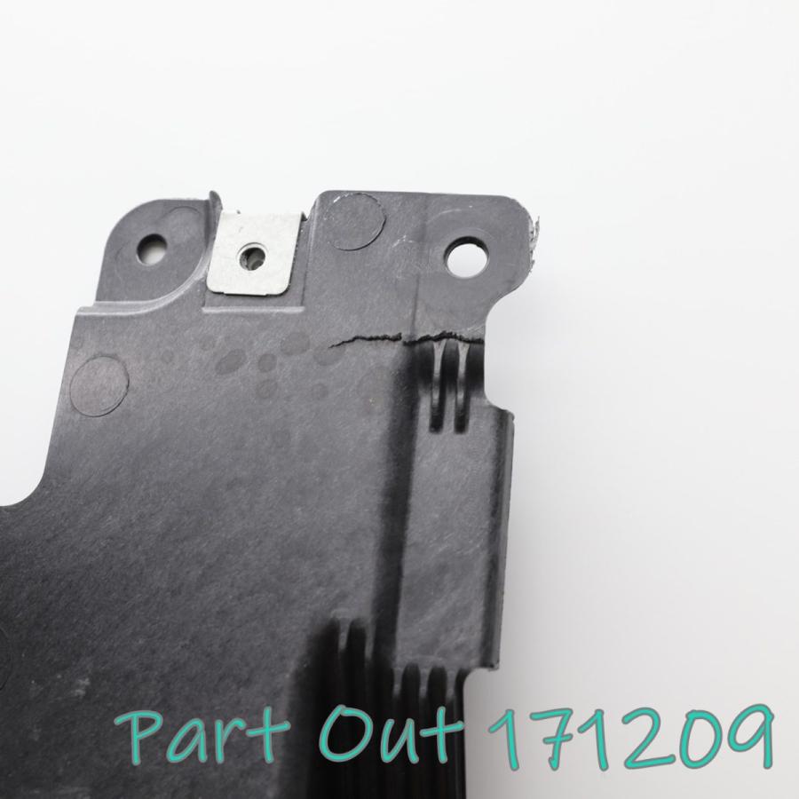 Mercedes-Benz [M-20]ベンツ W177 A200d アンダーカバー 右側 少し割れあり A1776808603 AMG ...