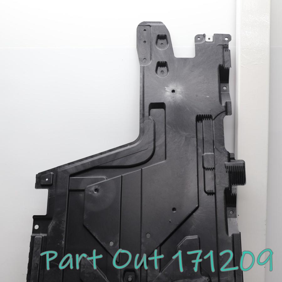 Mercedes-Benz [M-20]ベンツ W177 A200d アンダーカバー 右側 少し割れあり A1776808603 AMG ...