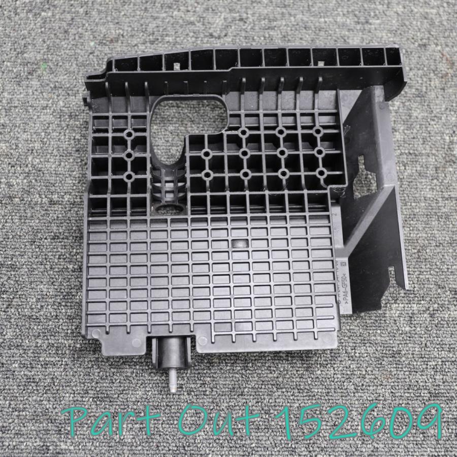 Mercedes-Benz [M-20]ベンツ W177 A200d バッテリーカバー A2475411000 W247 AMG ライン 中古 ...