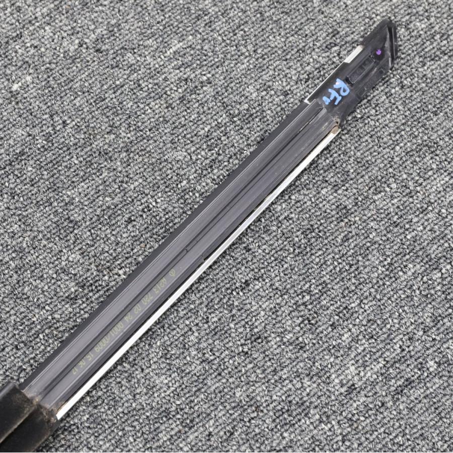Mercedes-Benz [M-22]ベンツ W213 E200 右フロントドア ウィンドウモール 水切りモール A2137200224 ...
