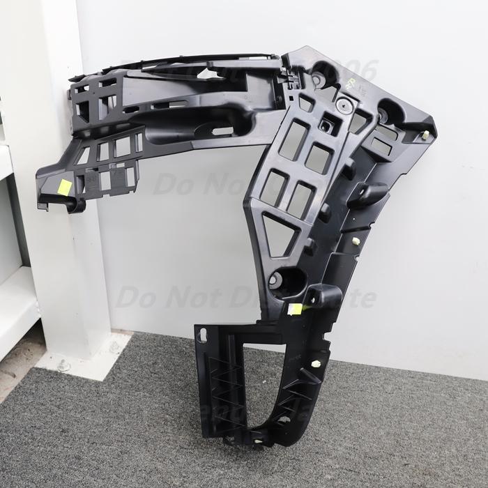 PORSCHE [P-16]マカン ターボ 95B 右リア バンパーリテーナー ブラケット 95B807254C 95B807572A ...
