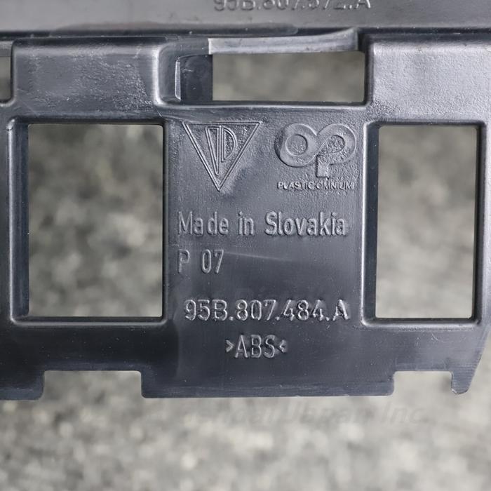 PORSCHE [P-16]マカン ターボ 95B 右リア バンパーリテーナー ブラケット 95B807254C 95B807572A ...