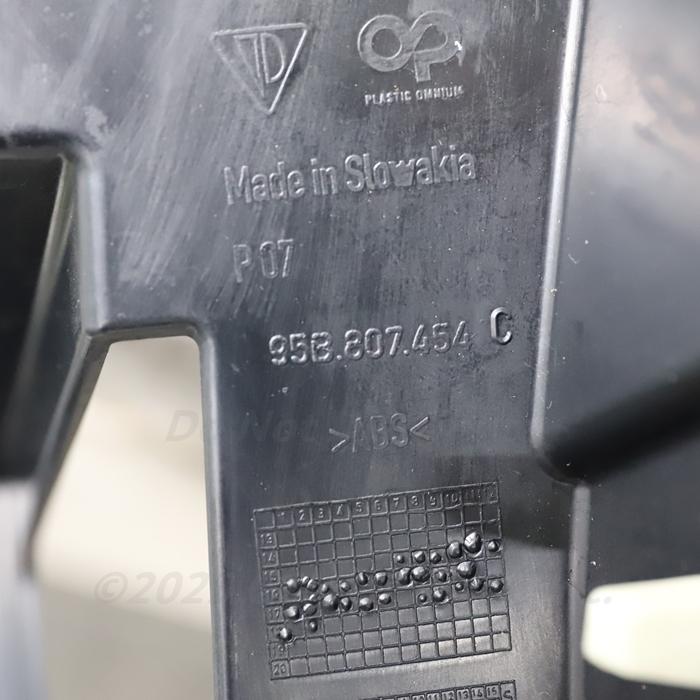 PORSCHE [P-16]マカン ターボ 95B 右リア バンパーリテーナー ブラケット 95B807254C 95B807572A ...