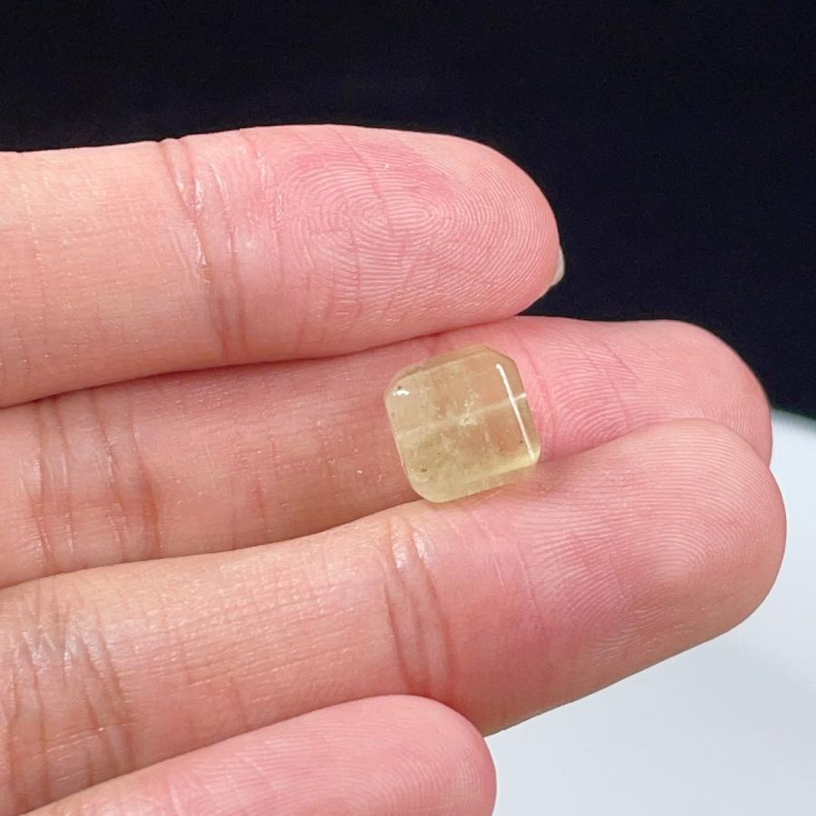 PROME 天然石 一点物 リビアングラス キューブカット 手彫り 貫通孔 NO.V2418 : 天然石工場直売店 PROME - 通販 ...