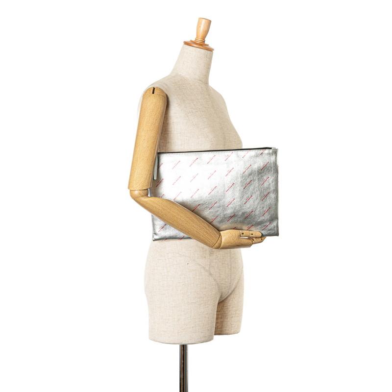 BALENCIAGA（バレンシアガ） ロゴ プリント クラッチバッグ シルバー