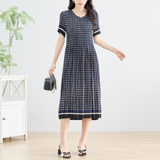 ワンピース プリーツ モダンプリントN82-279 フリー TRUBE M L 大人可愛い ミセス fmsd キレイメ 普段着 おしゃれ着 デイリーファッション : ゴールドスミス - 通販 ...