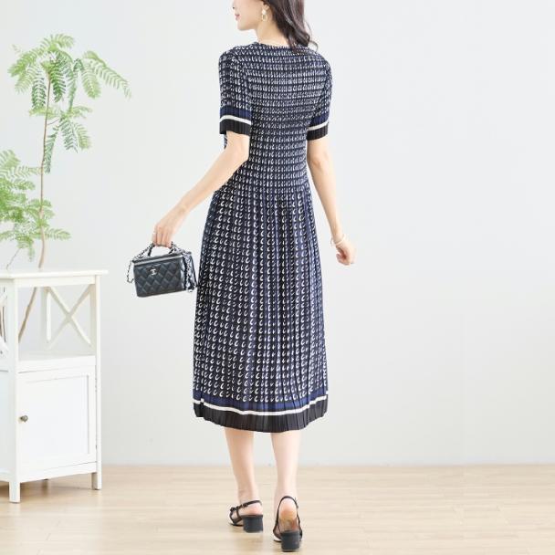 ワンピース プリーツ モダンプリントN82-279 フリー TRUBE M L 大人可愛い ミセス fmsd キレイメ 普段着 おしゃれ着 デイリーファッション : ゴールドスミス - 通販 ...