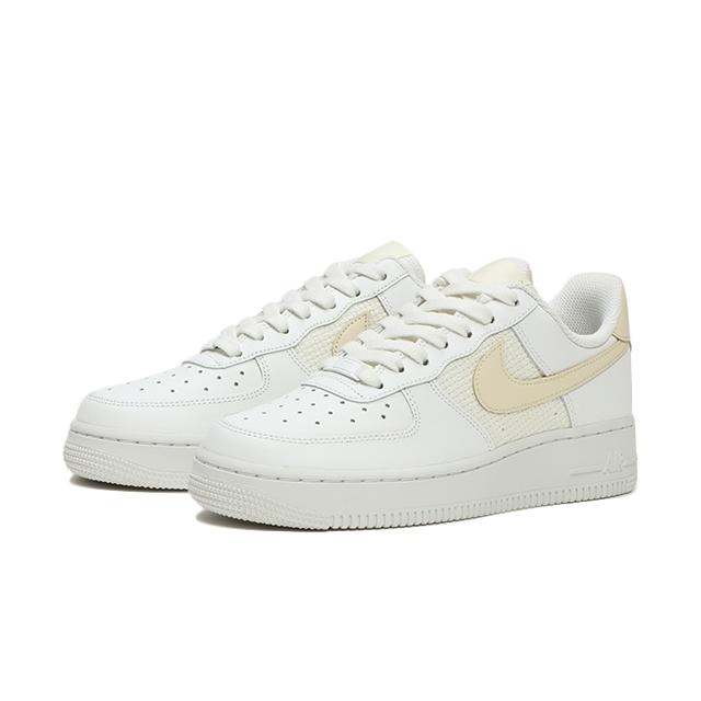 NIKE WMNS AIR FORCE 1 07 ESS CREAM LIGHT FOSSIL SUMMIT WHITE NIKE WMNS AIR FORCE 1 07 ESS CREAM LIGHT FOSSIL SUMMIT WHITE
