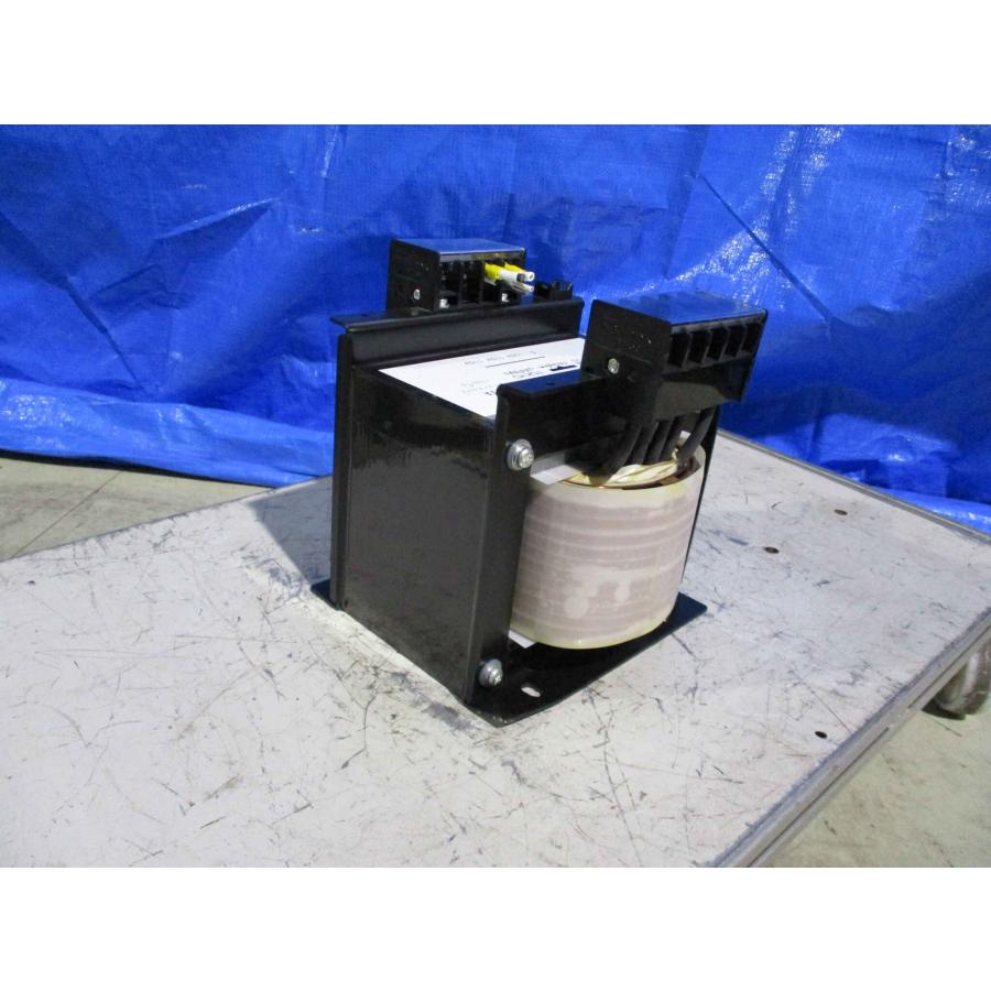 中古 TOYOZUMI isolation transformer SD21-03KB 200V対100Vの絶縁トランス 3KVA (JBFR60928D012 ...