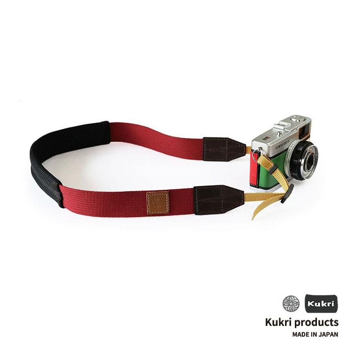 【Kukri】クッション カメラストラップ | +cushion camera strap / クリムゾン レッド +ブラック クッション ...