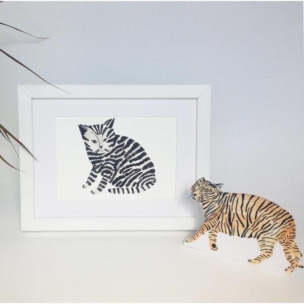 LAURA GEE | TABBY CAT #2 A3 アートプリント/ポスター : 北欧雑貨と音楽 HAFEN ハーフェン - 通販 ...