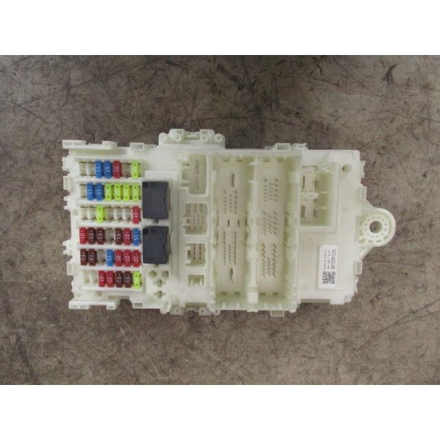 フィット DAA-GP5 ヒューズボックス : 000223026067800 : 株式会社萩尾商会 - 通販 - Yahoo!ショッピング