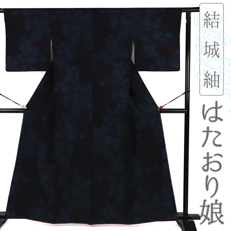 結城紬 中古 着物 はたおり娘 80亀甲 みやび 真綿紬 リサイクル 正絹 黒 ねじ梅 新古品 仕立てあがり 身丈165cm 裄67cm Lサイズ No.3-0619 : はつはなづき ...