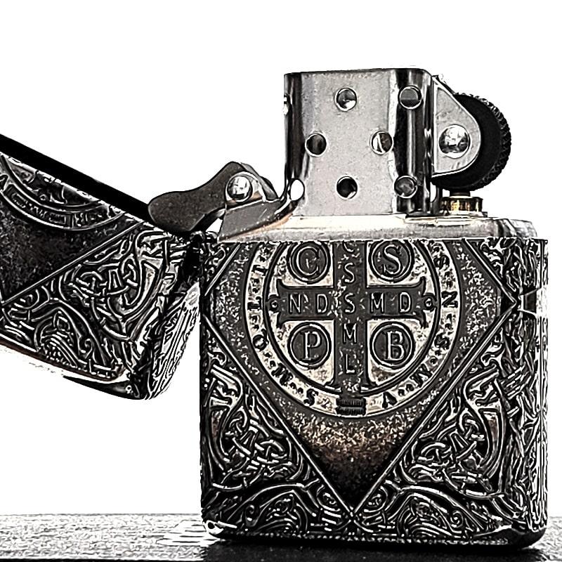 ZIPPO ライター 十字架 アーマー ベネディクトクロス 4面加工 ジッポ かっこいい アンティーク 重厚 シルバー燻し おしゃれ メンズ : Zippoタバコケース喫煙具のハヤミ - 通販 ...