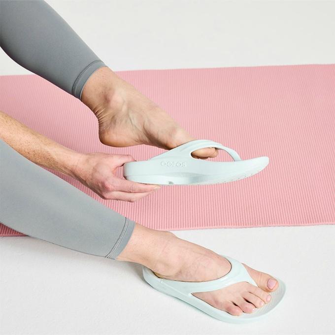 ウーフォス リカバリーサンダル レディース ウーララ Oolala アイス