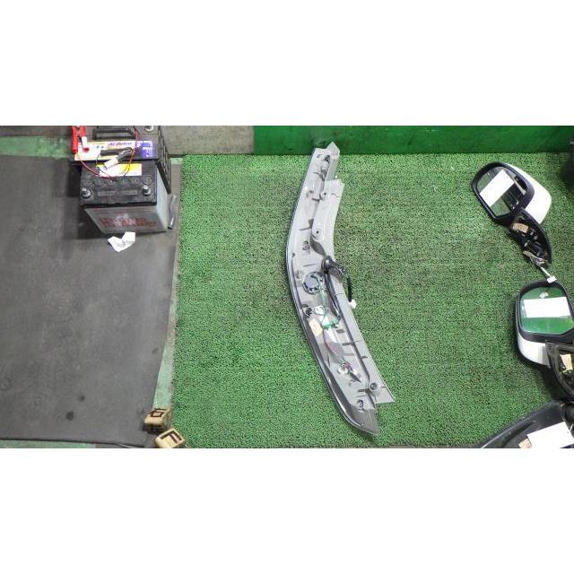 リーフ ZAA-ZE0 右テールランプ ICHIKO D091 26550-3NA4B 中古 : 株式会社ヒノデリユースセンター - 通販 - Yahoo!ショッピング