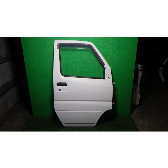 ミニキャブ LE-U61T 右フロントドア W74 MR981320 中古 : 株式会社ヒノデリユースセンター - 通販 - Yahoo!ショッピング