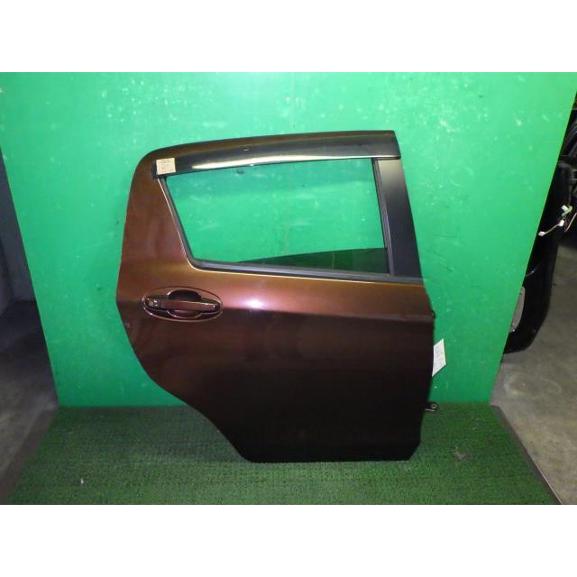 ヴィッツ DBA-NSP130 右リアドア 4U3 中古 : 株式会社ヒノデリユースセンター - 通販 - Yahoo!ショッピング