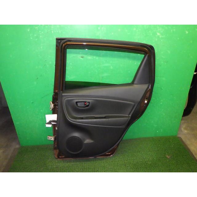 ヴィッツ DBA-NSP130 右リアドア 4U3 中古 : 株式会社ヒノデリユースセンター - 通販 - Yahoo!ショッピング