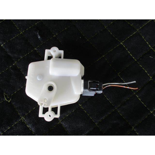 タウンボックス GF-U61W ドアロックソレノイド W09 MR379976 MN111479 : ほりおパーツヤフー店 - 通販 - Yahoo!ショッピング