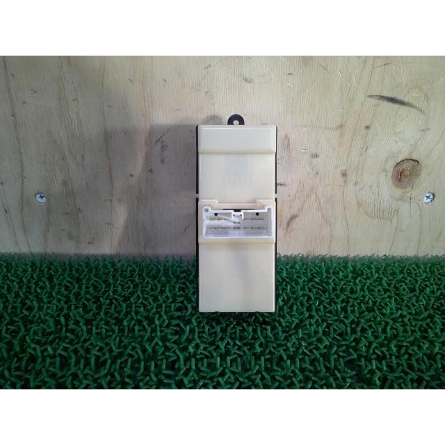 ステラ DBA-LA100F パワーウインドウスイッチ B67 84820-B2390 : ほりおパーツヤフー店 - 通販 - Yahoo!ショッピング