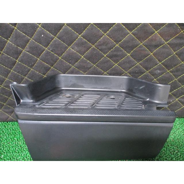 ハイエース CBF-TRH200V その他 外装部品 1E7 61131-26081 61415-26021 : ほりおパーツヤフー店 - 通販 - Yahoo!ショッピング